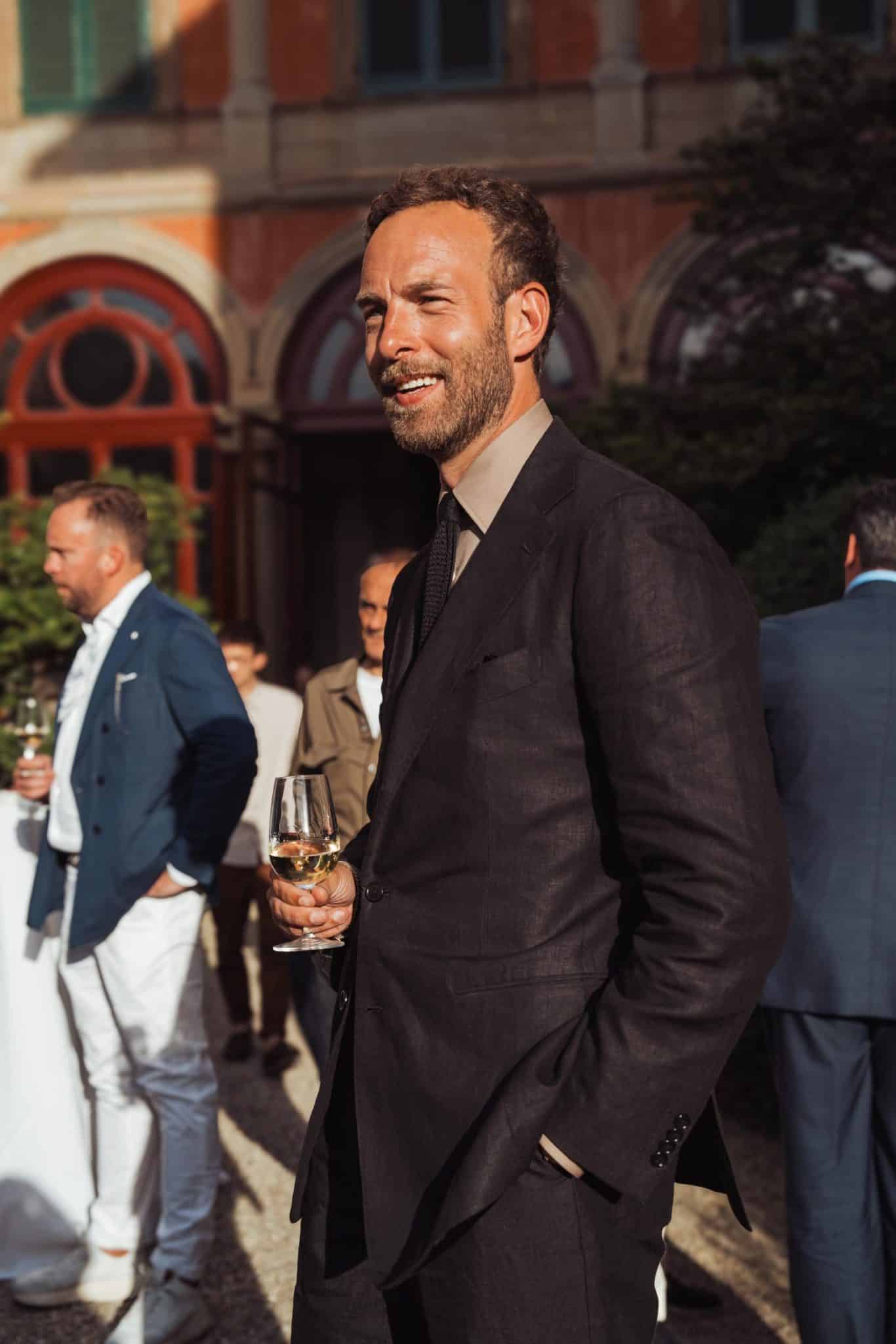 Exploring Suit Shoulders: MOND’s 4 Shoulder Styles